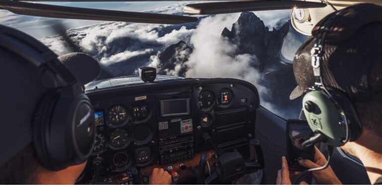 Military Pilot Training vs. Civilian Pilot Training in the USA: Pros ...